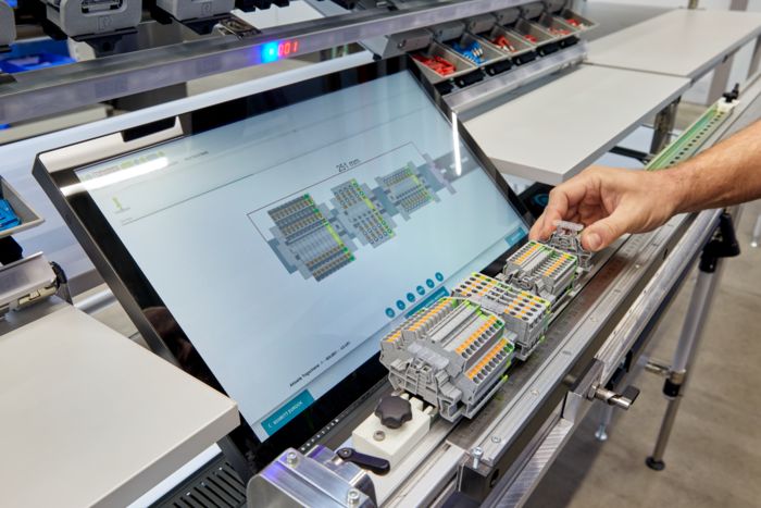 Process consulting in control cabinet building | Phoenix Contact