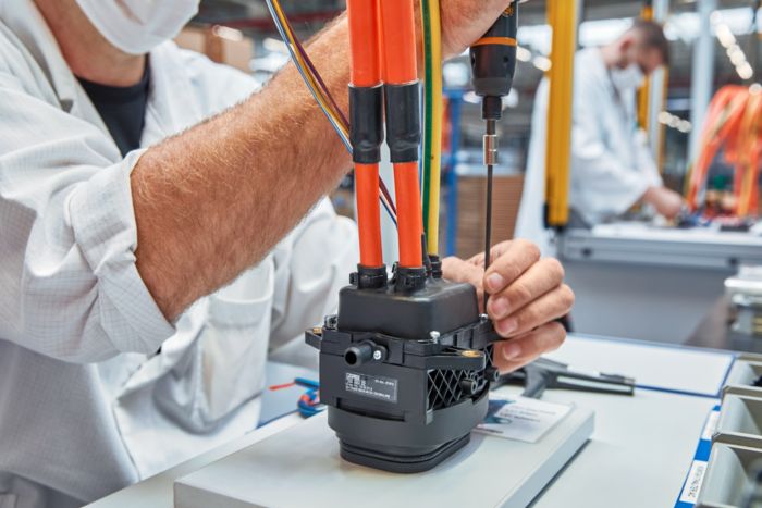 CCS charging inlets for electric vehicles | Phoenix Contact