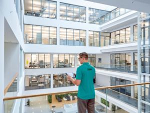 Controlling and switching in functional buildings | Phoenix Contact