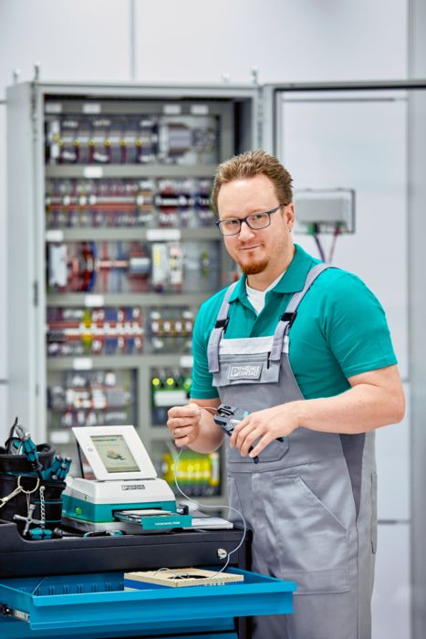 COMPLETE line – solutions for the control cabinet | Phoenix Contact